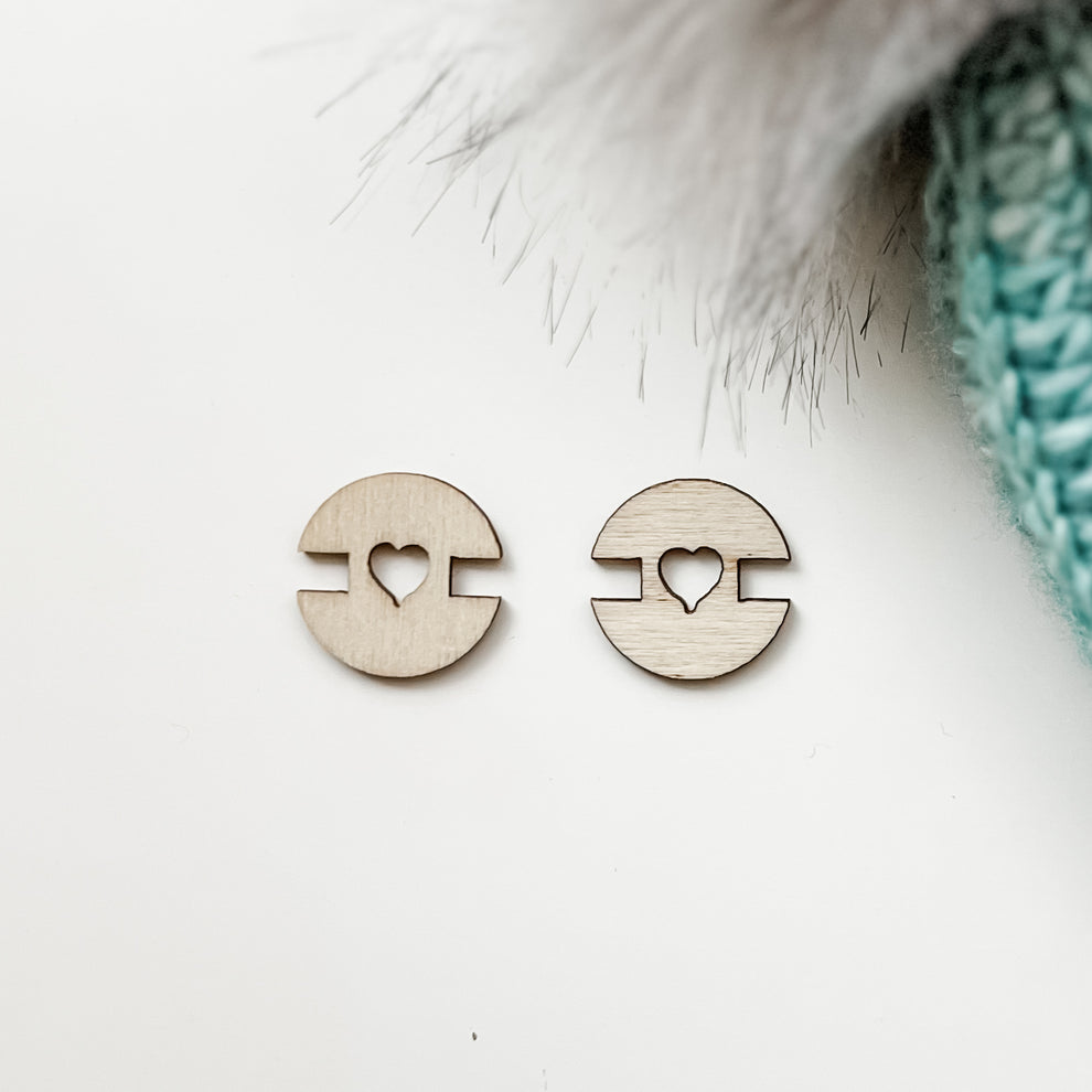 2 Pack - Removable Pom Pom Button – Yarn Over Yarn Under